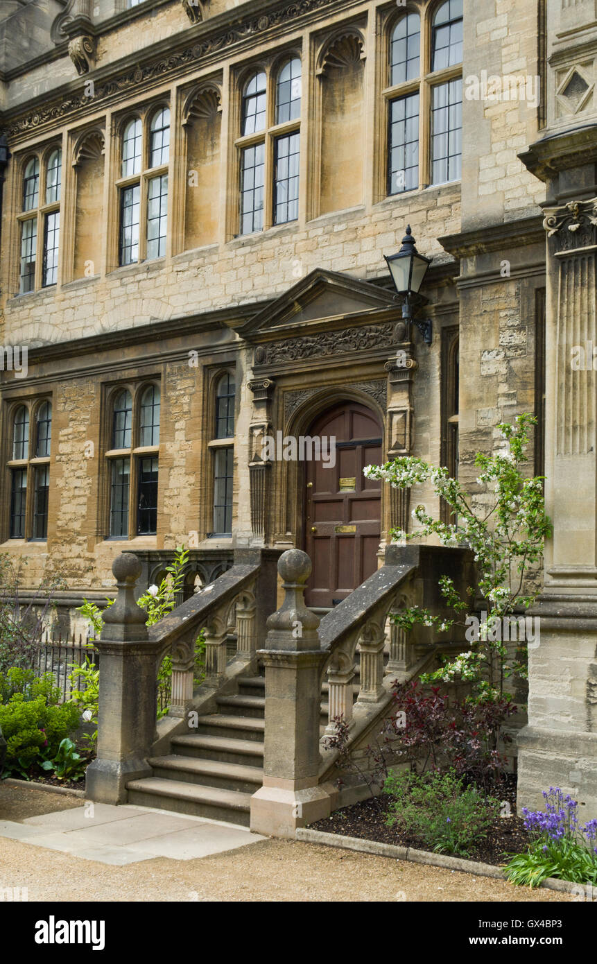 Quad trinity college oxford hi-res stock photography and images - Alamy