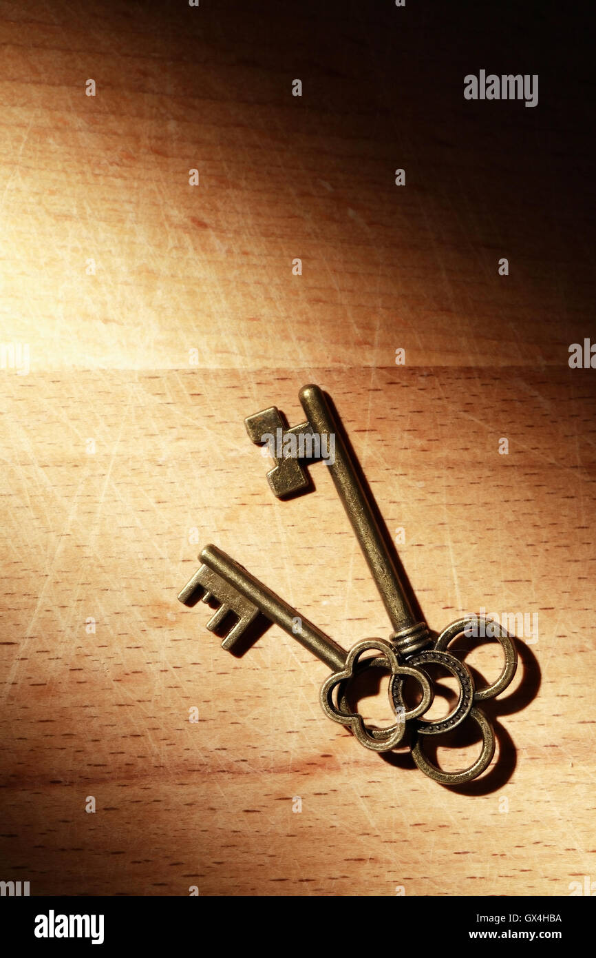 Gold vintage keys hi-res stock photography and images - Alamy