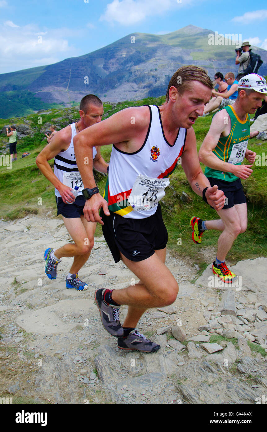 Runners at Snowdon International Mountain Race Stock Photo - Alamy