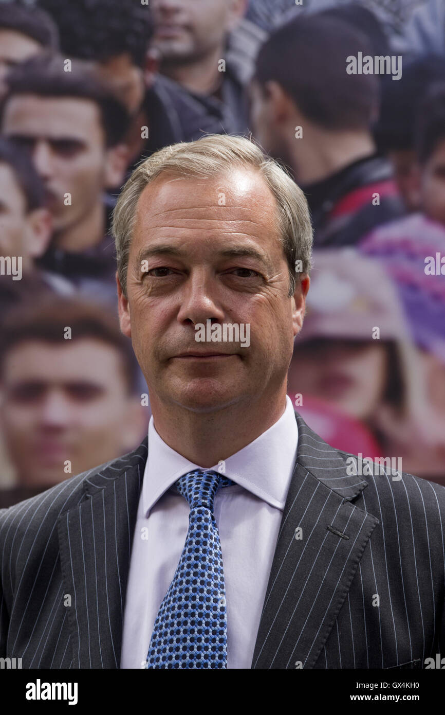 Ukip advertisement hi-res stock photography and images - Alamy