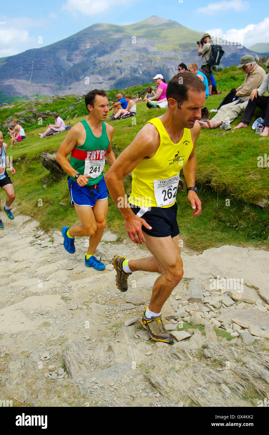 Runners at Snowdon International Mountain Race Stock Photo - Alamy
