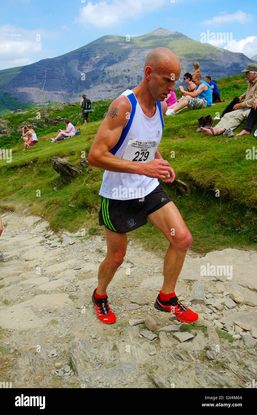 Runners at Snowdon International Mountain Race Stock Photo - Alamy