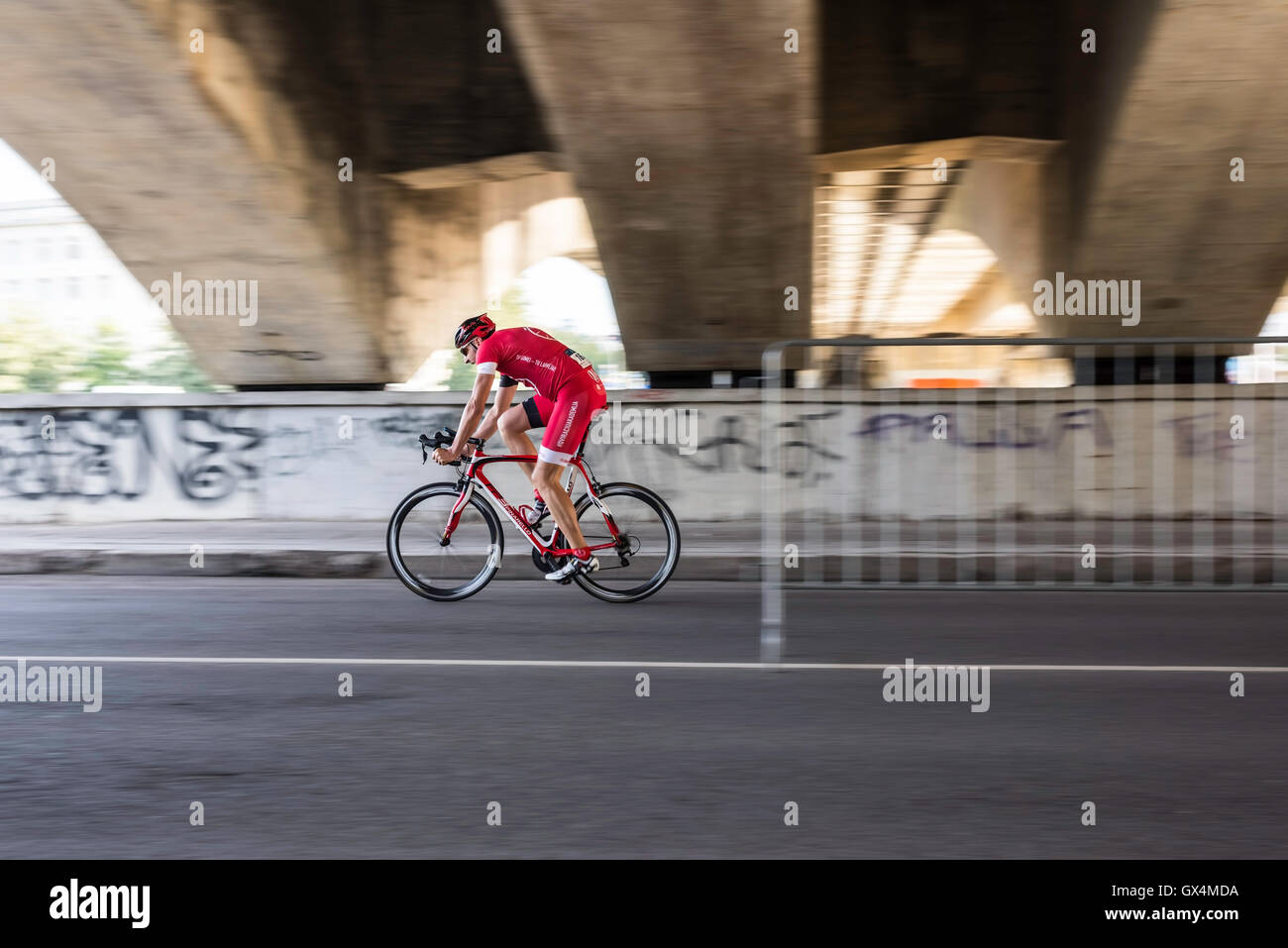 Fast cycling hi-res stock photography and images - Alamy