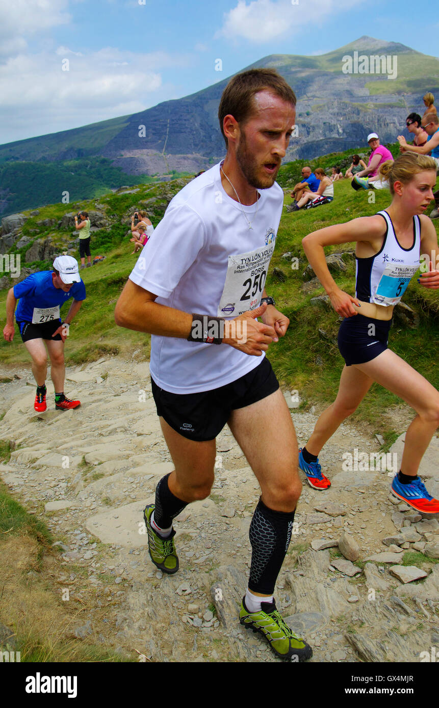 Runners at Snowdon International Mountain Race Stock Photo - Alamy