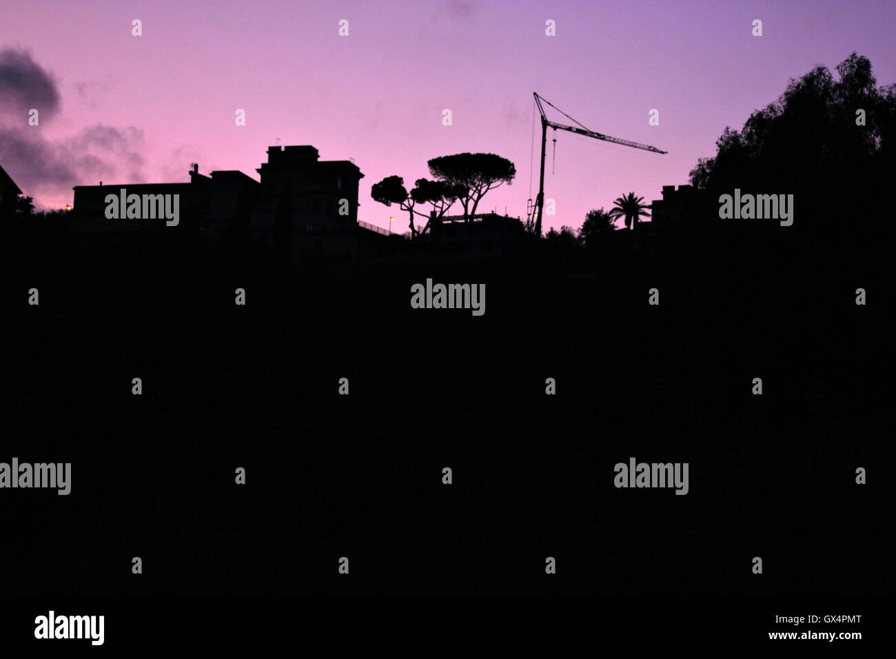 People buildings silhouette hi-res stock photography and images - Alamy