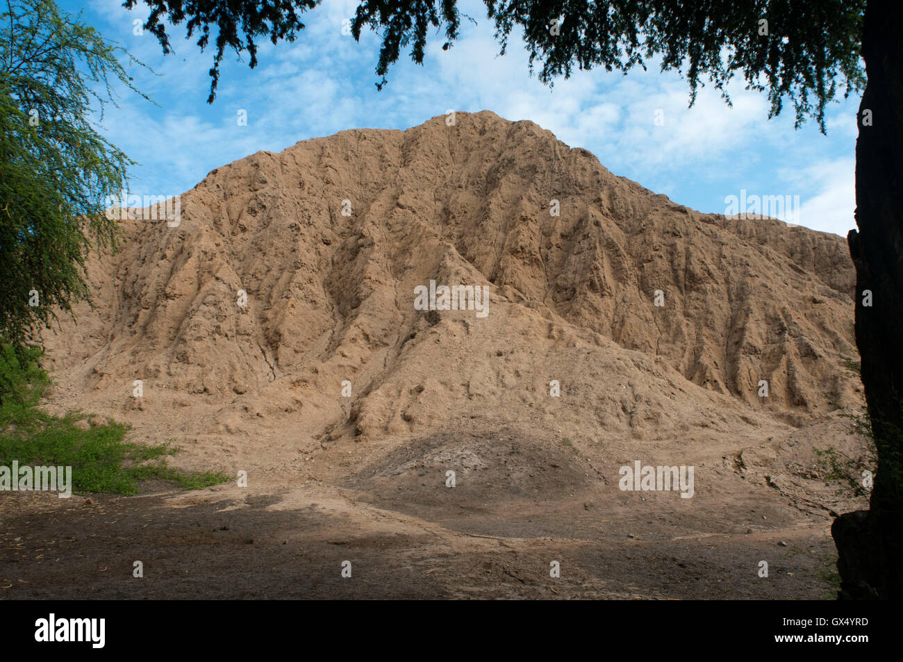 Huaca rajada sipan hi-res stock photography and images - Alamy