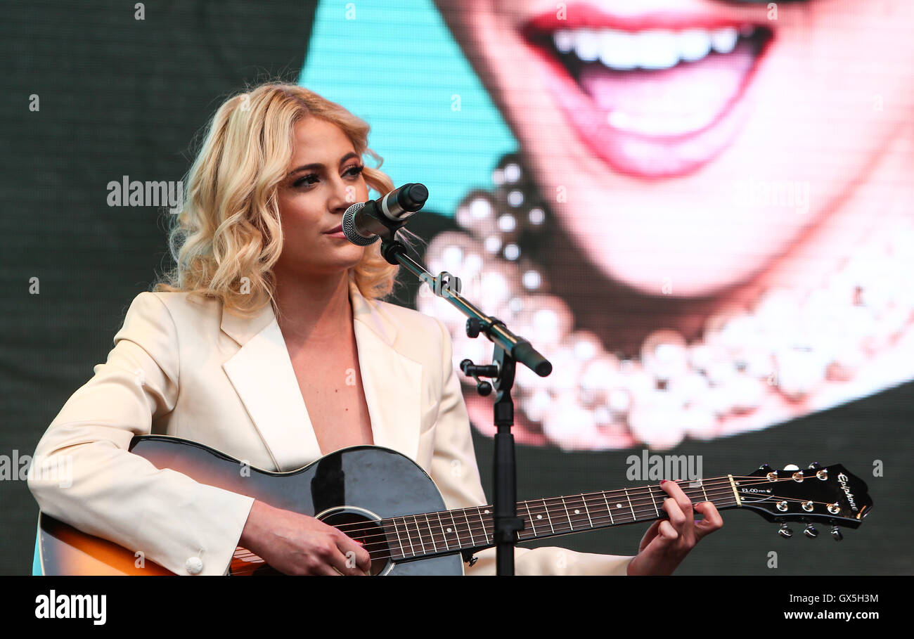West End Live day 2 - Performances - Breakfast at Tiffany's - Pixie ...