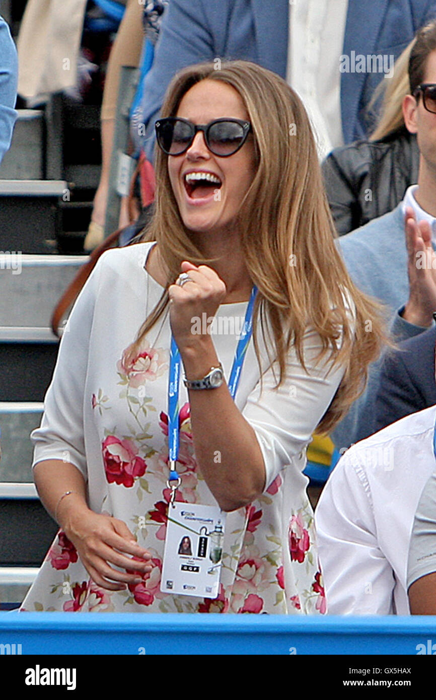 Kim Murray watching her husband Andy Murray defeat Milos Raonic 6-7 (5 ...
