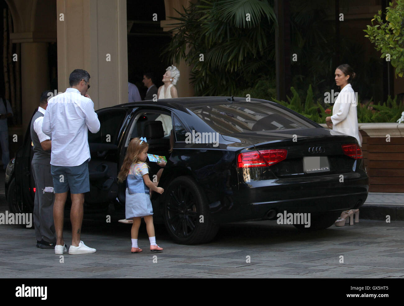 Jessica Alba, husband Cash Warren and their two daughters, Honor and ...