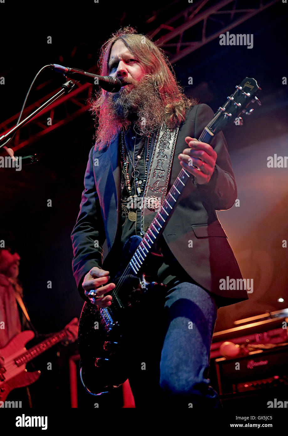 Charlie starr of blackberry smoke hi-res stock photography and images ...