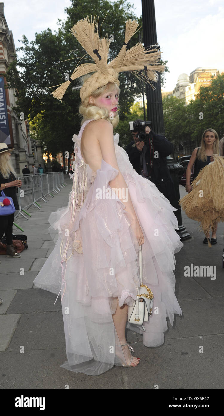 Victoria and Albert Museum (V&A) Summer Party - Outside Arrivals ...