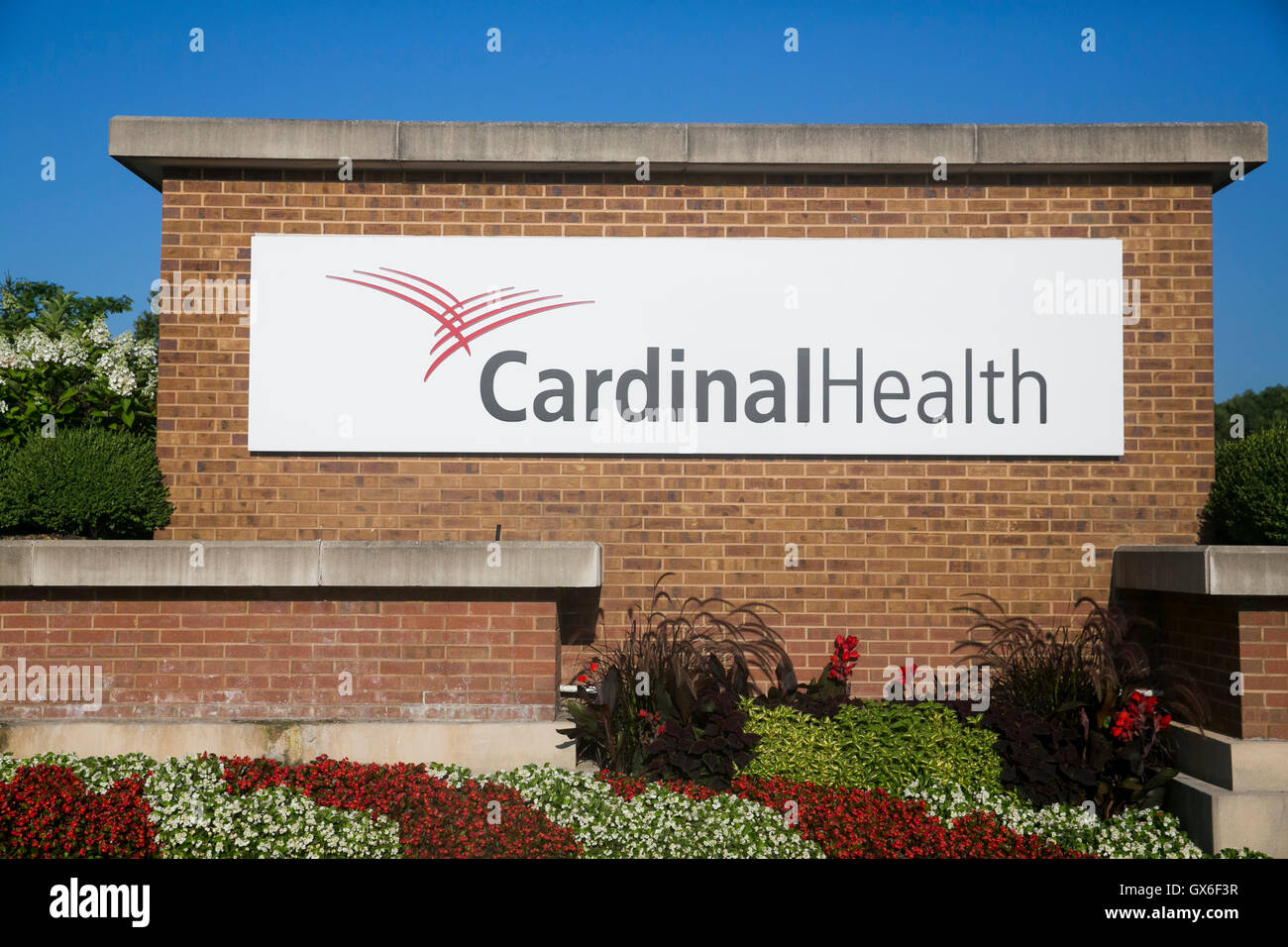 Cardinal logo hi-res stock photography and images - Alamy