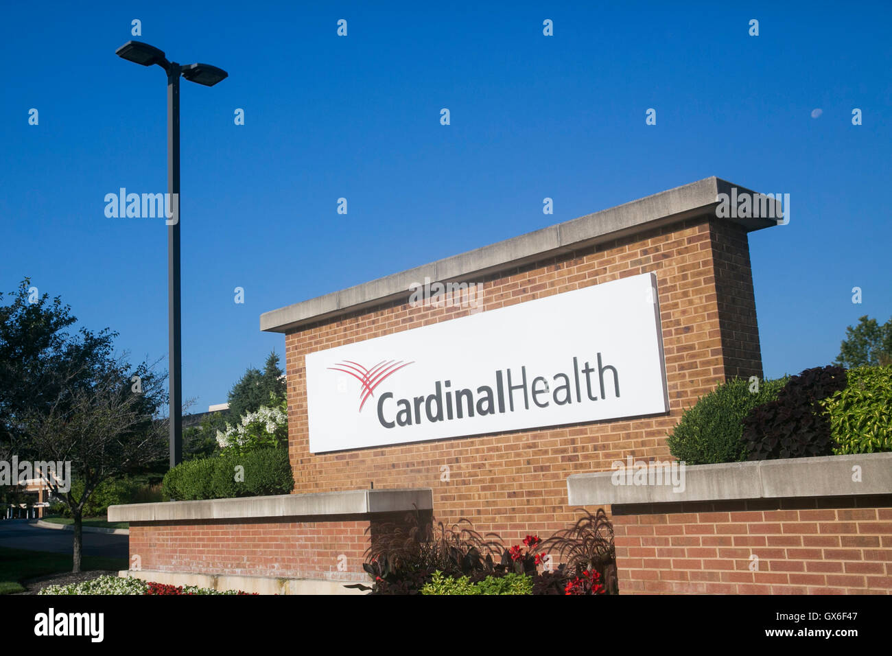Cardinal logo hi-res stock photography and images - Alamy