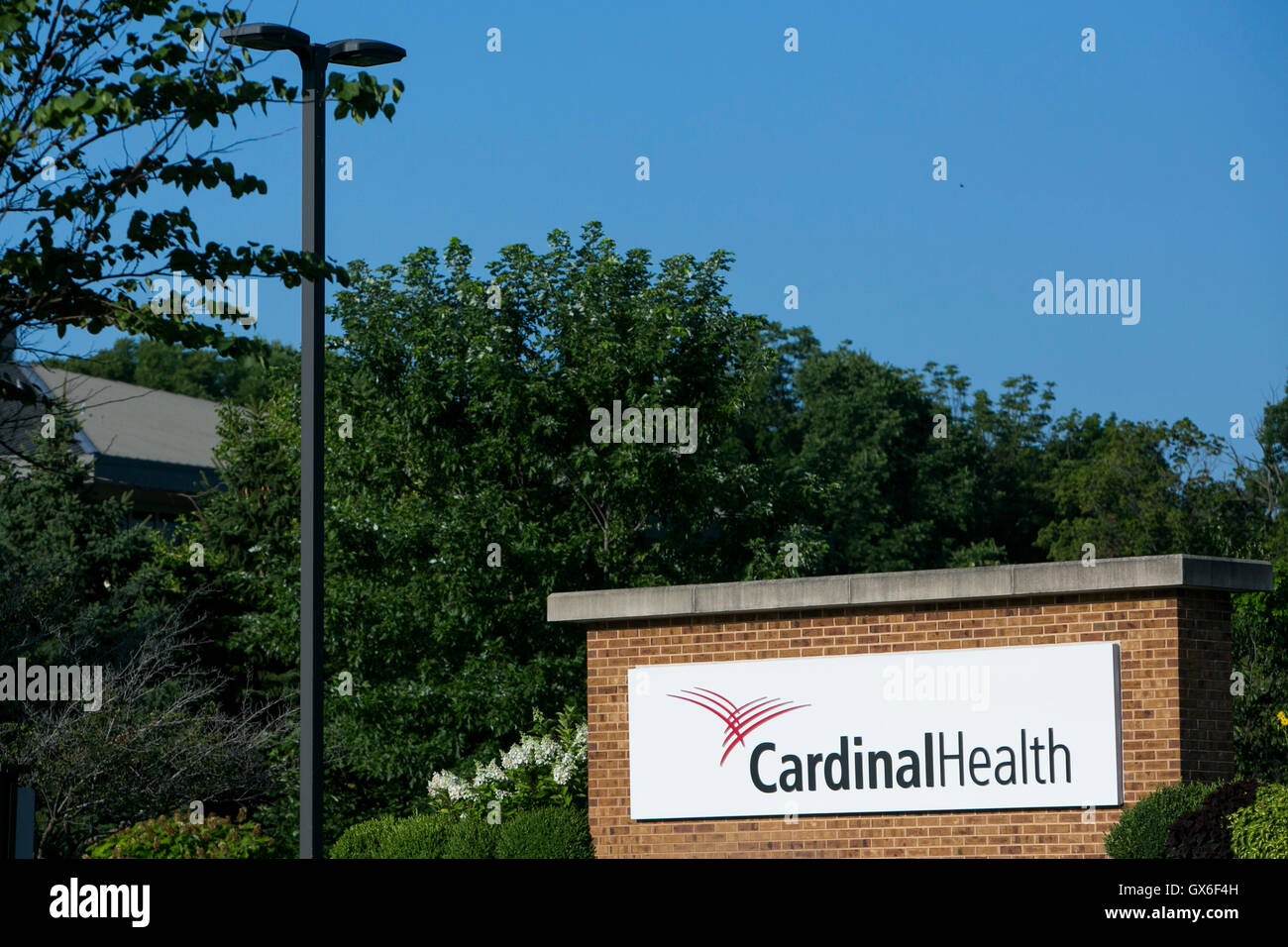 Cardinal logo hi-res stock photography and images - Alamy