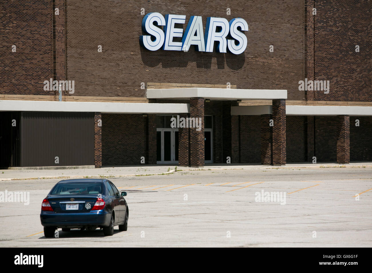 Sears store logo hi-res stock photography and images - Alamy
