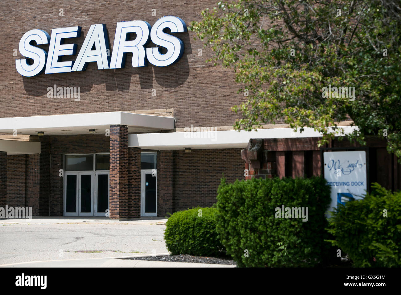 Sears store logo hi-res stock photography and images - Alamy