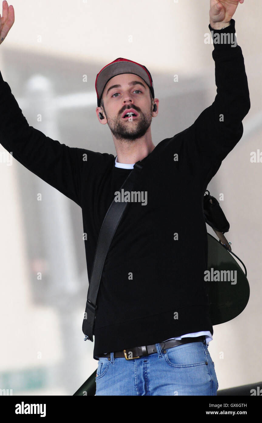 Macklemore & Ryan Lewis performing live on NBC's 'Today' show Featuring ...