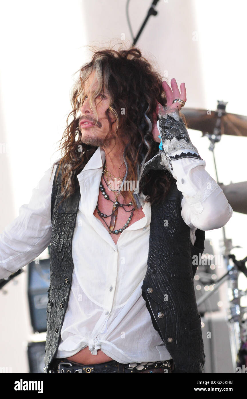 Steven Tyler performs live on NBC's the 'Today' show Featuring: Steven ...