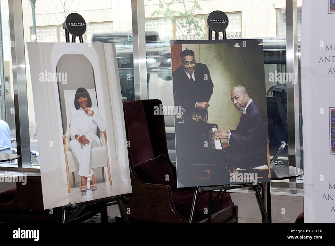 Kenny gamble and leon huff hi-res stock photography and images - Alamy