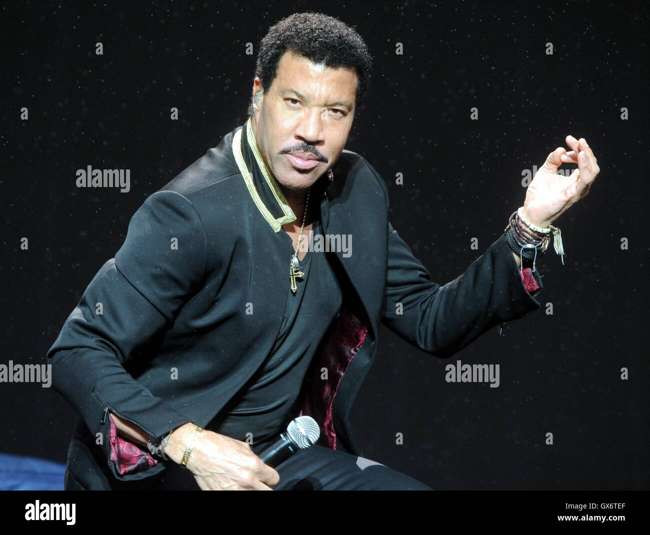 Where Does Lionel Richie Live