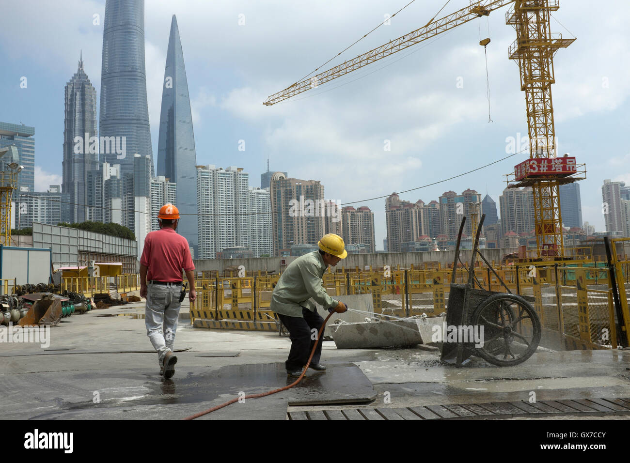 Chinese workers work in a construction site in Shanghai, China. 12-Sep ...