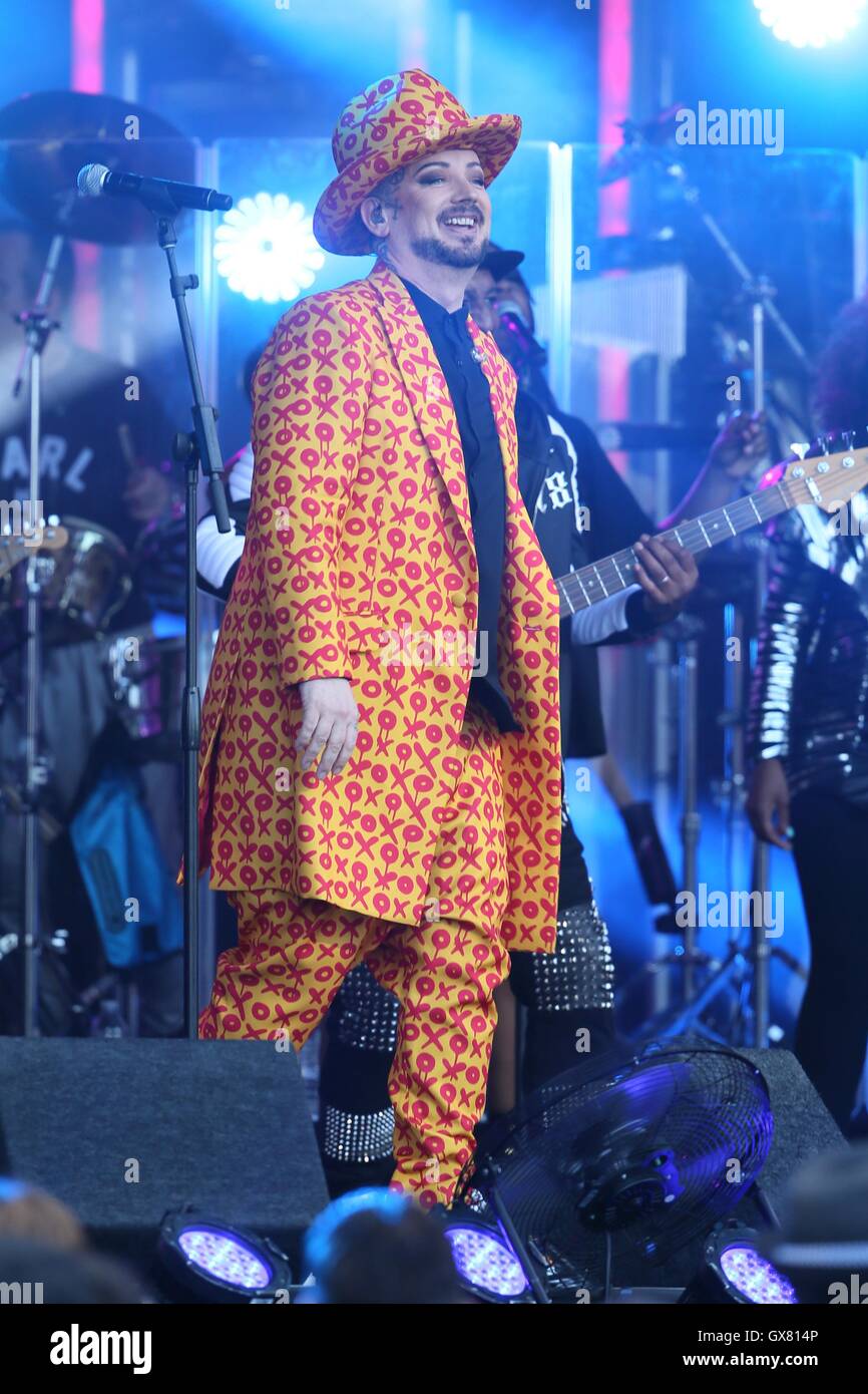 Boy george culture club hi-res stock photography and images - Alamy