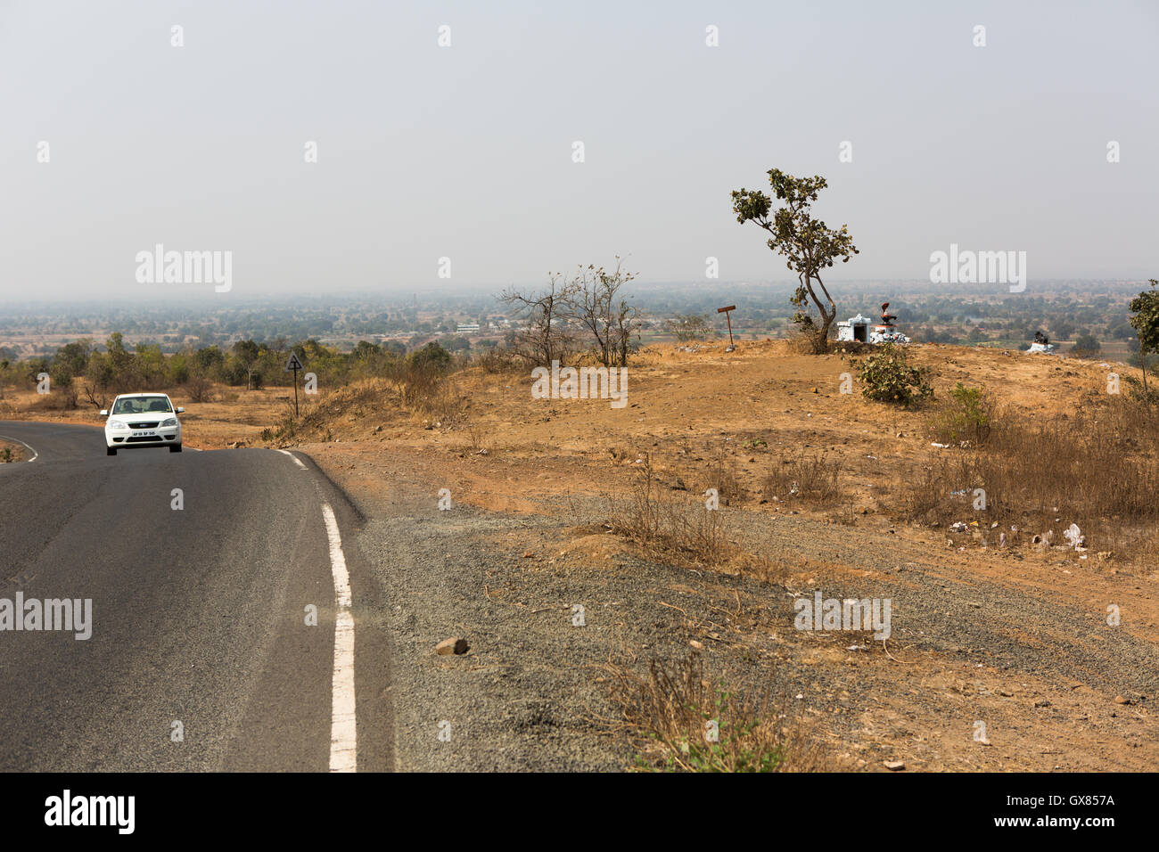 Car in the distance hi-res stock photography and images - Alamy