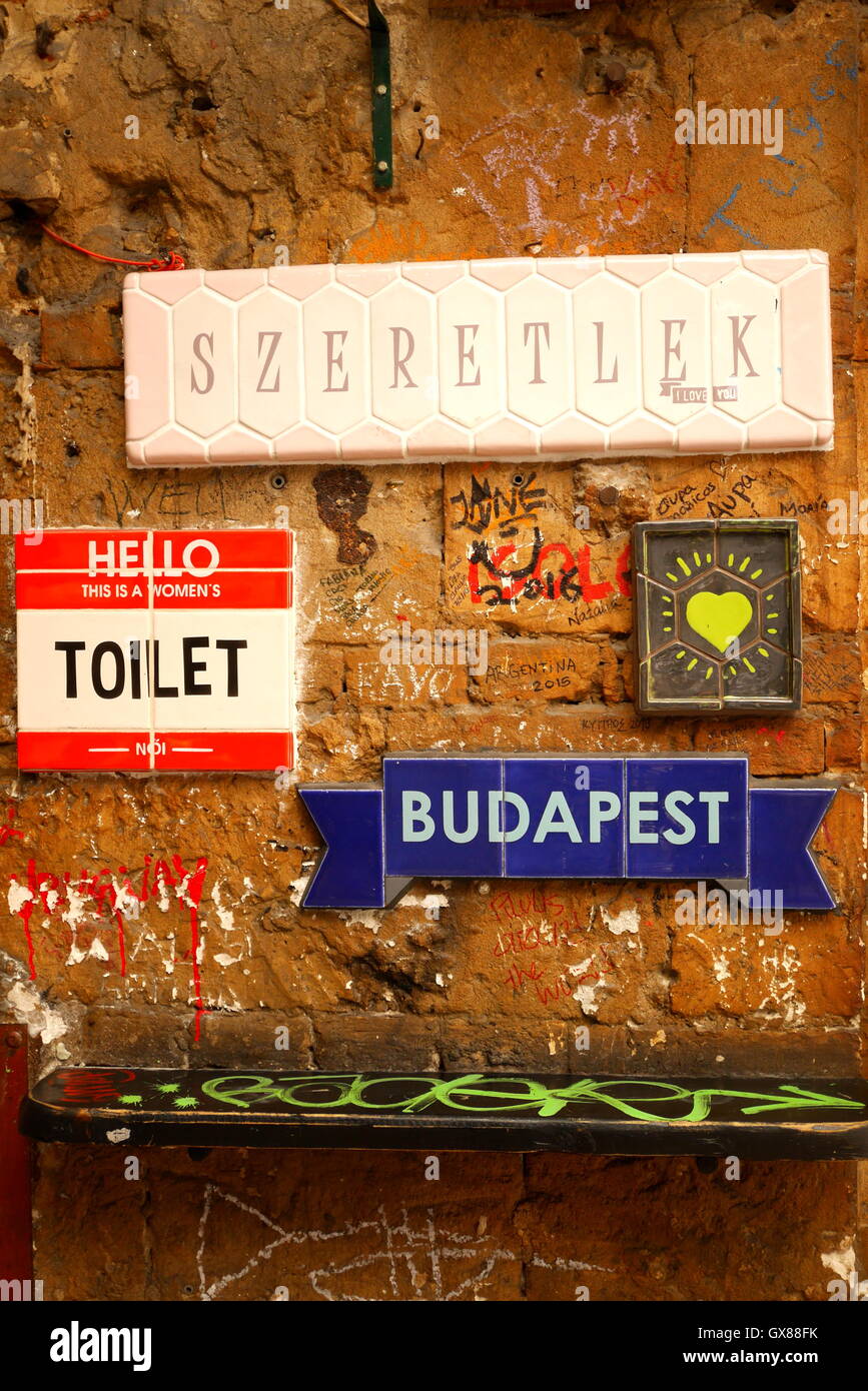 Graffiti signs hi-res stock photography and images - Alamy