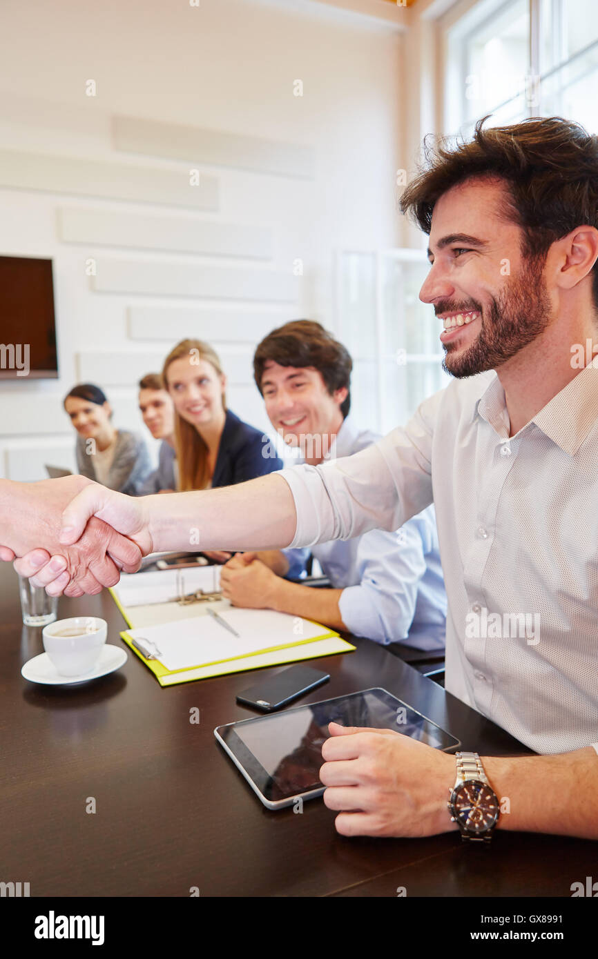 Hand shake as thanks between business people Stock Photo - Alamy