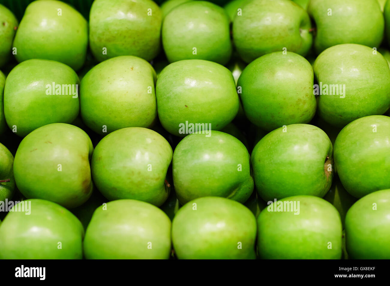 Many green apples hi-res stock photography and images - Alamy