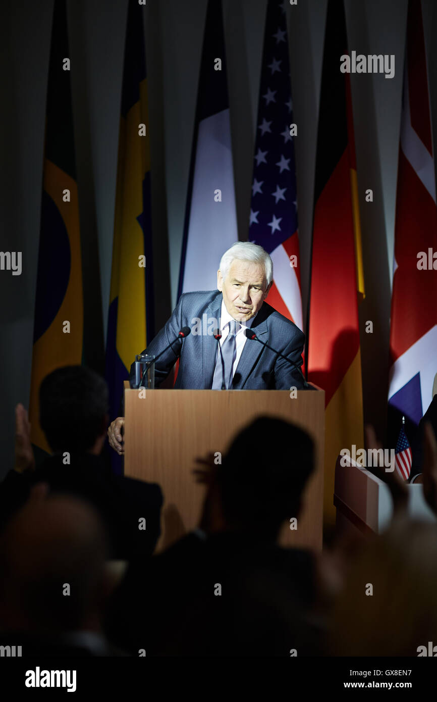 Official statement hi-res stock photography and images - Alamy