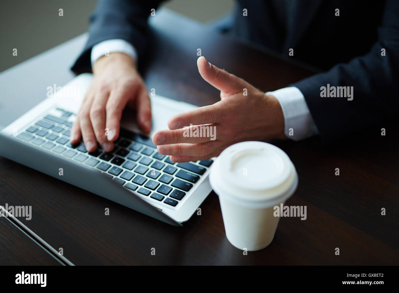 Laptop email hands business hi-res stock photography and images - Alamy