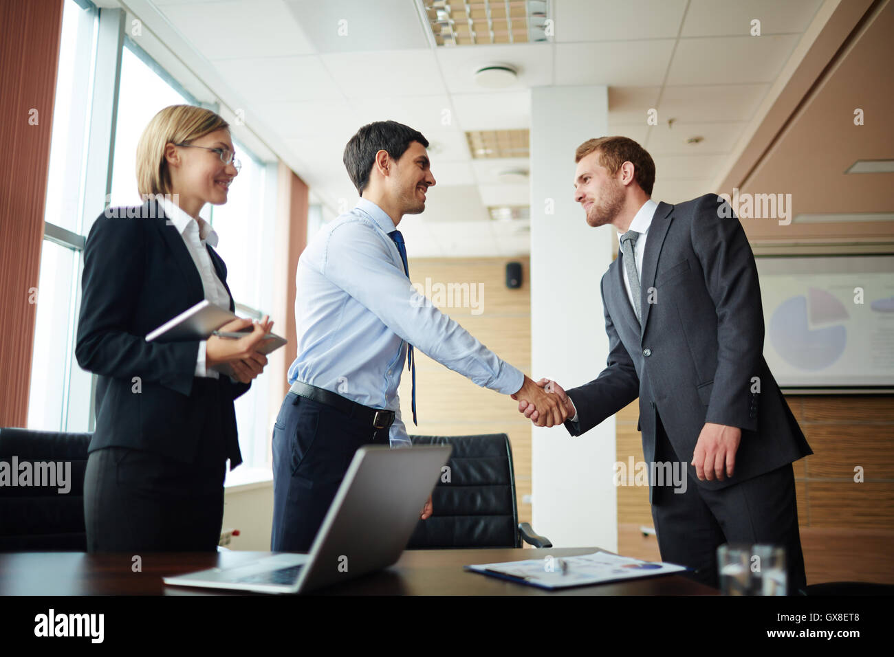 Business teamwork hi-res stock photography and images - Alamy