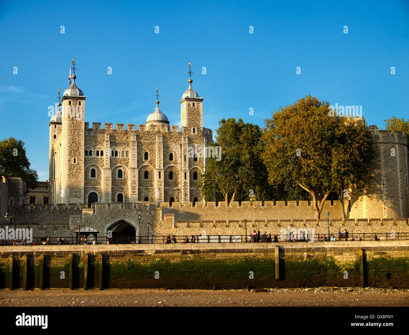 The tower of london white tower hi-res stock photography and images - Alamy