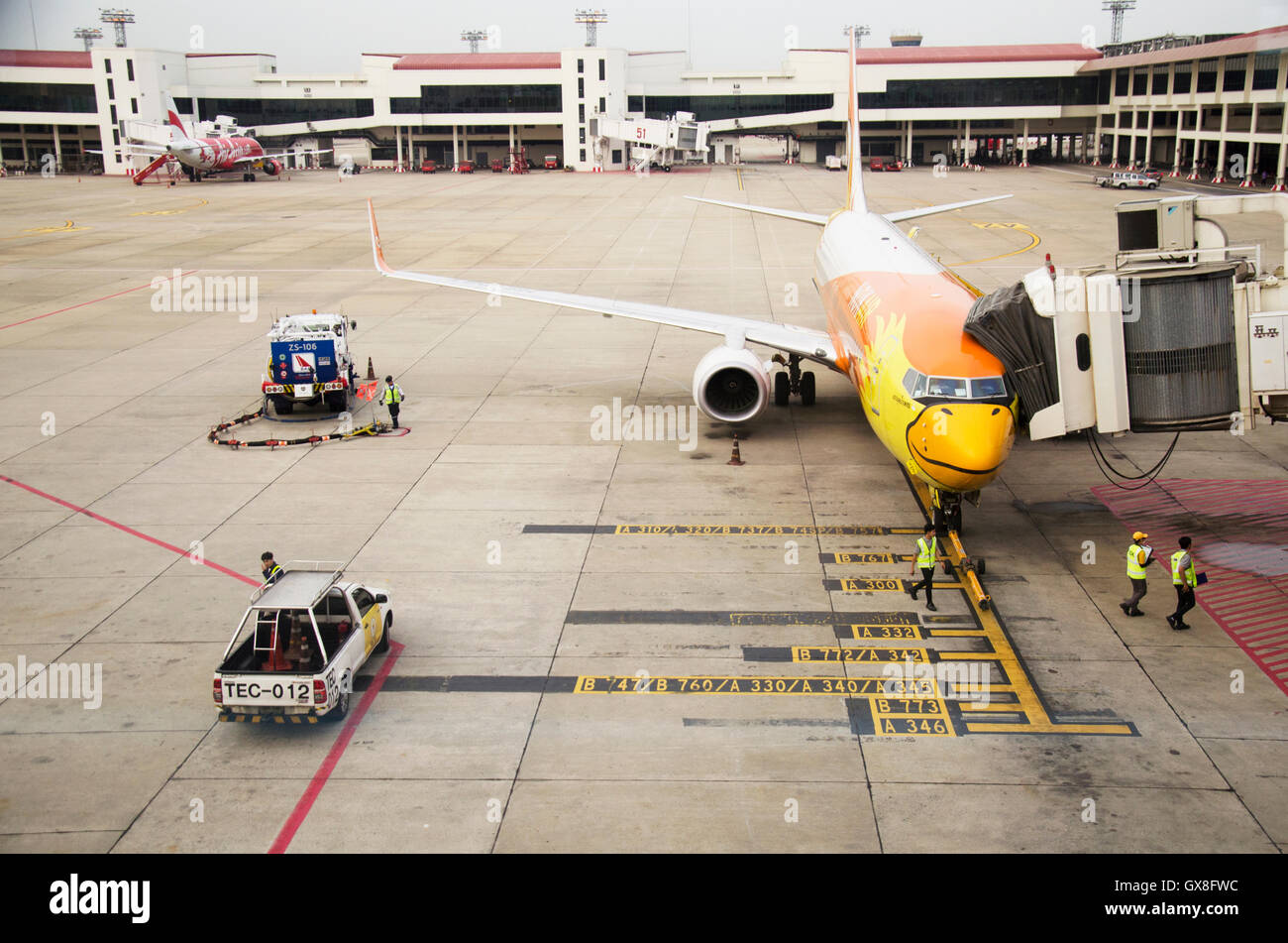 Aircraft prepare take off hi-res stock photography and images - Alamy