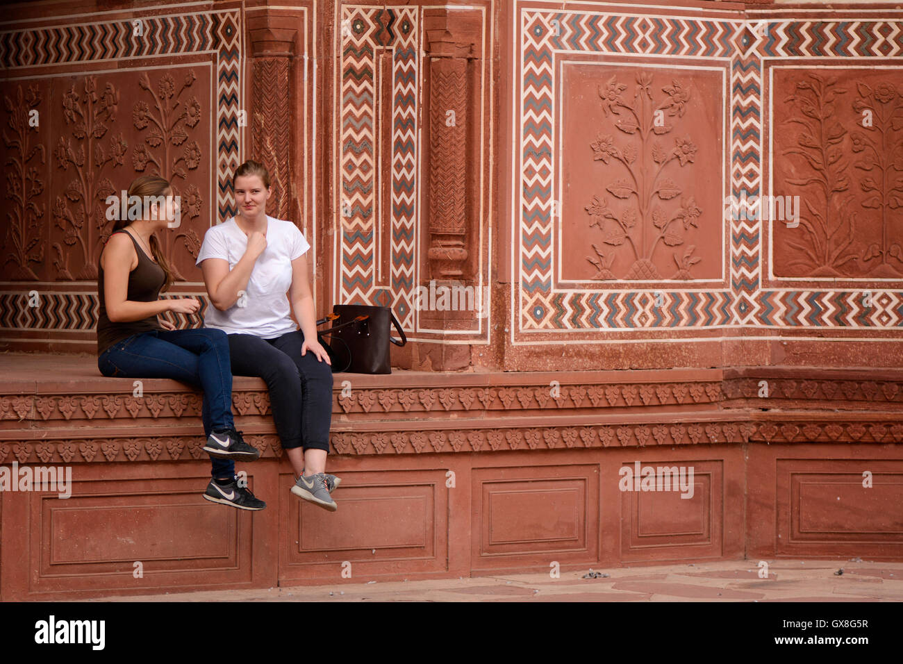 Foreign tourist in taj mahal hi-res stock photography and images - Alamy