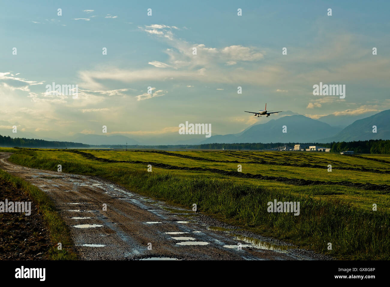 Airplane road hi-res stock photography and images - Alamy
