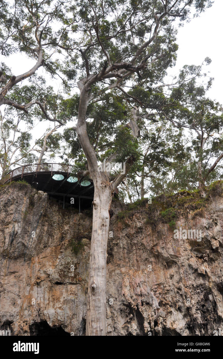 Overhang platform hi-res stock photography and images - Alamy