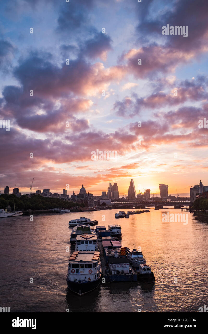 Orange sunrise over river hi-res stock photography and images - Alamy