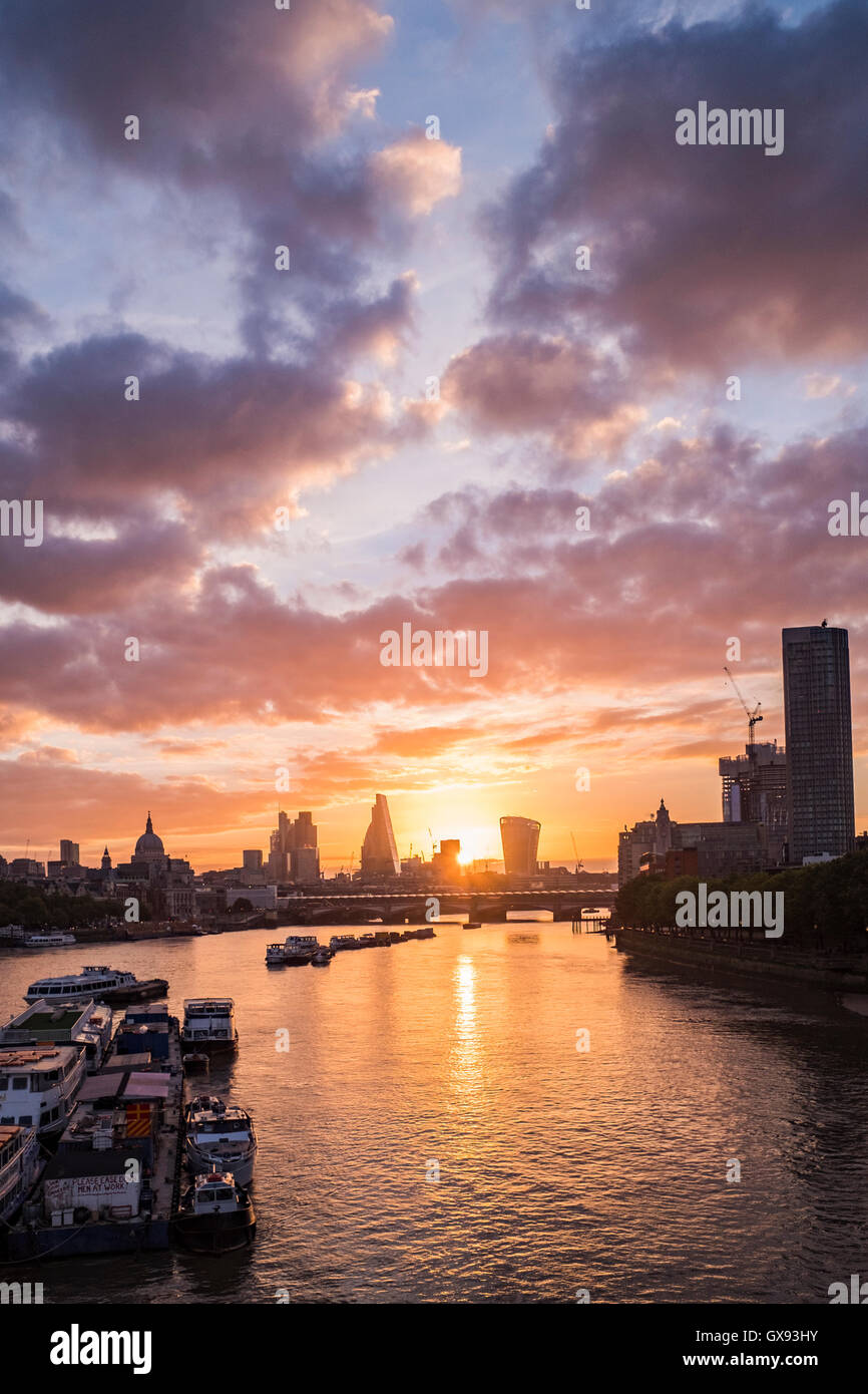 Backlight london hi-res stock photography and images - Alamy