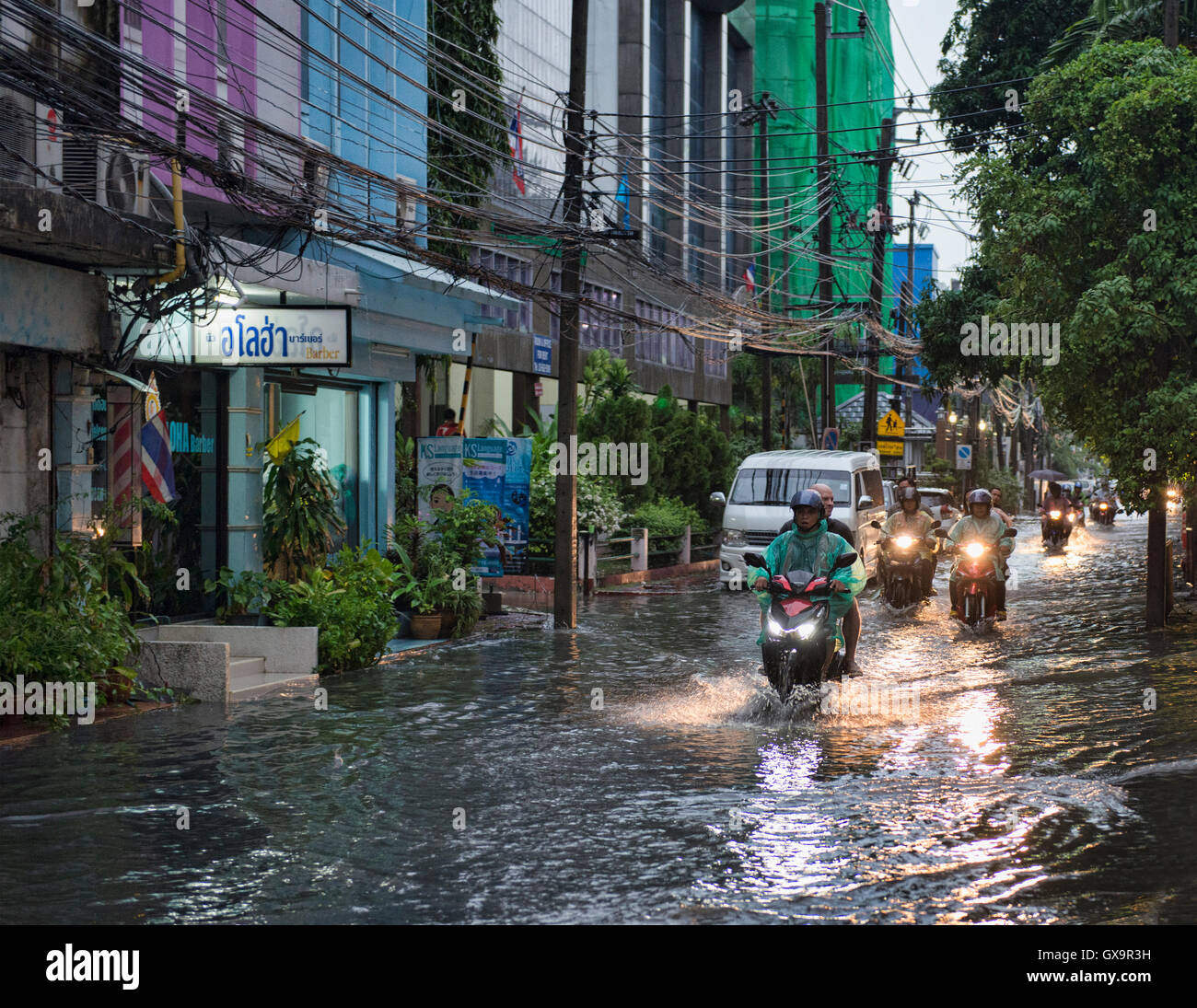 Bangkok flood hi-res stock photography and images - Alamy
