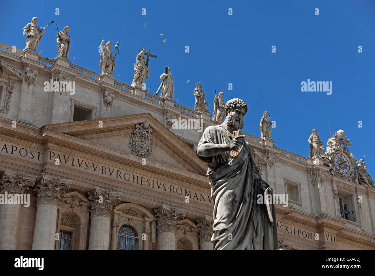 Statue of St Peter in front of St Peter's Basilica Rome Stock Photo - Alamy