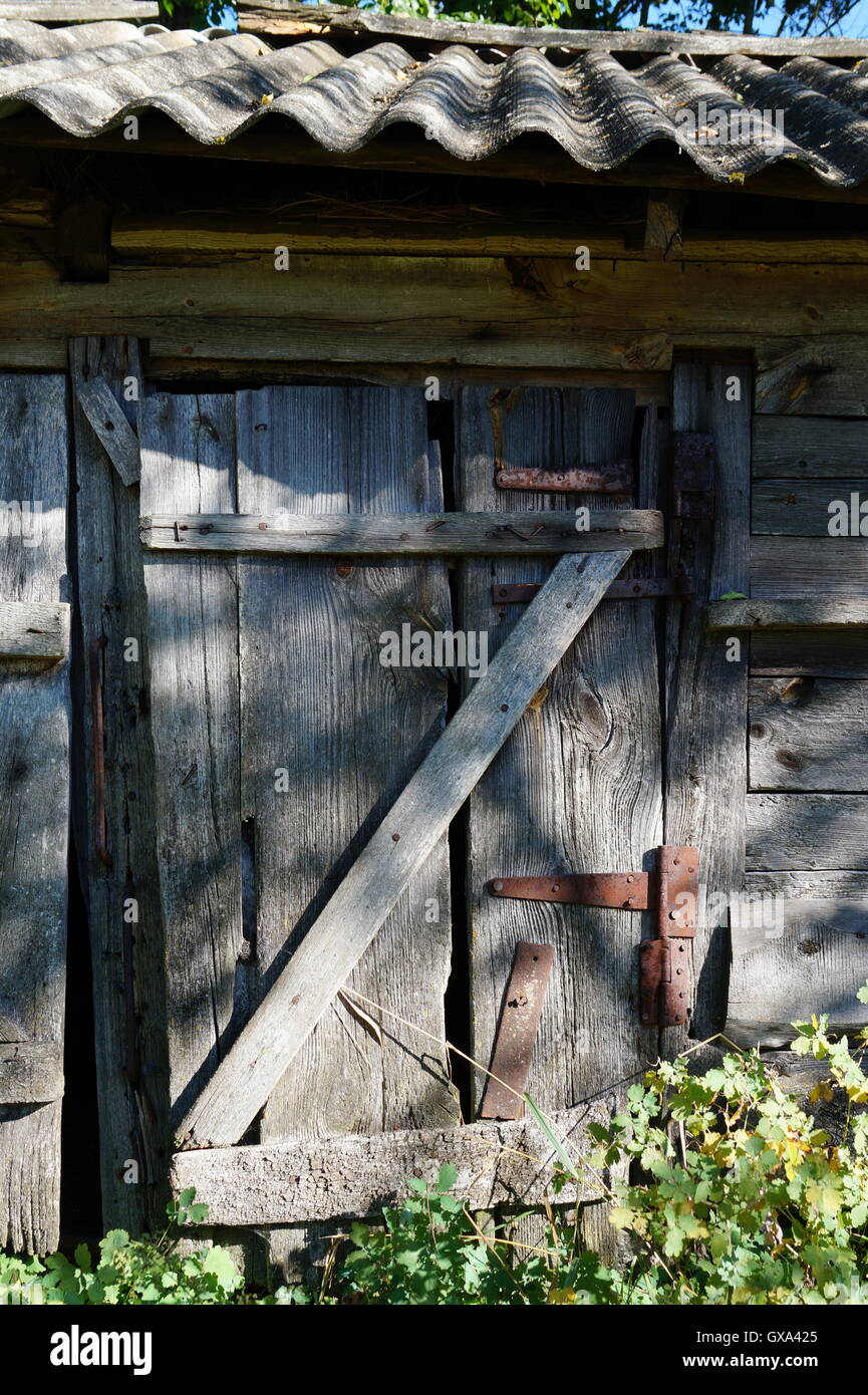 Old wooden barn door Stock Photo - Alamy