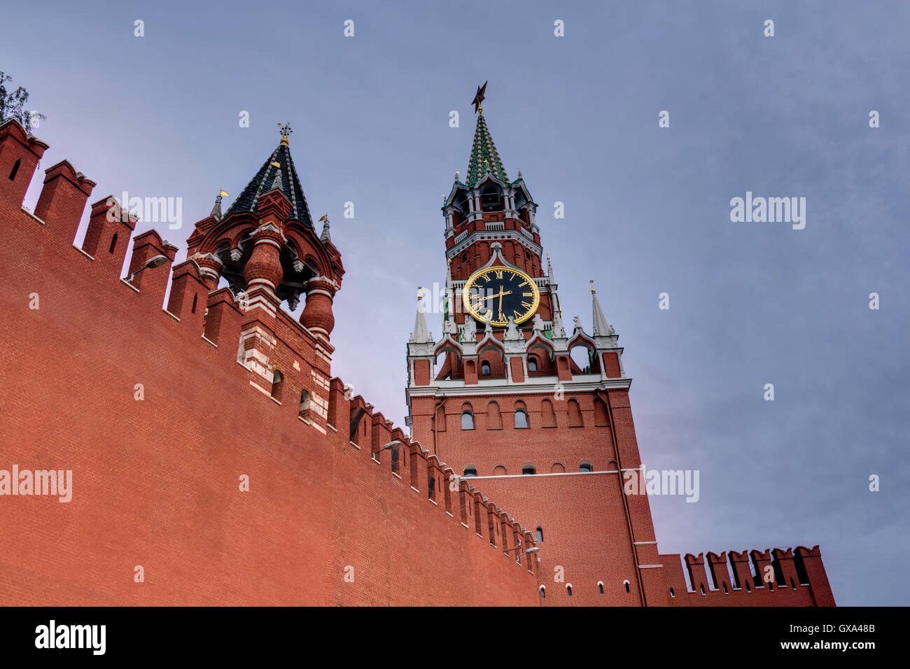 Red square clock tower hi-res stock photography and images - Alamy