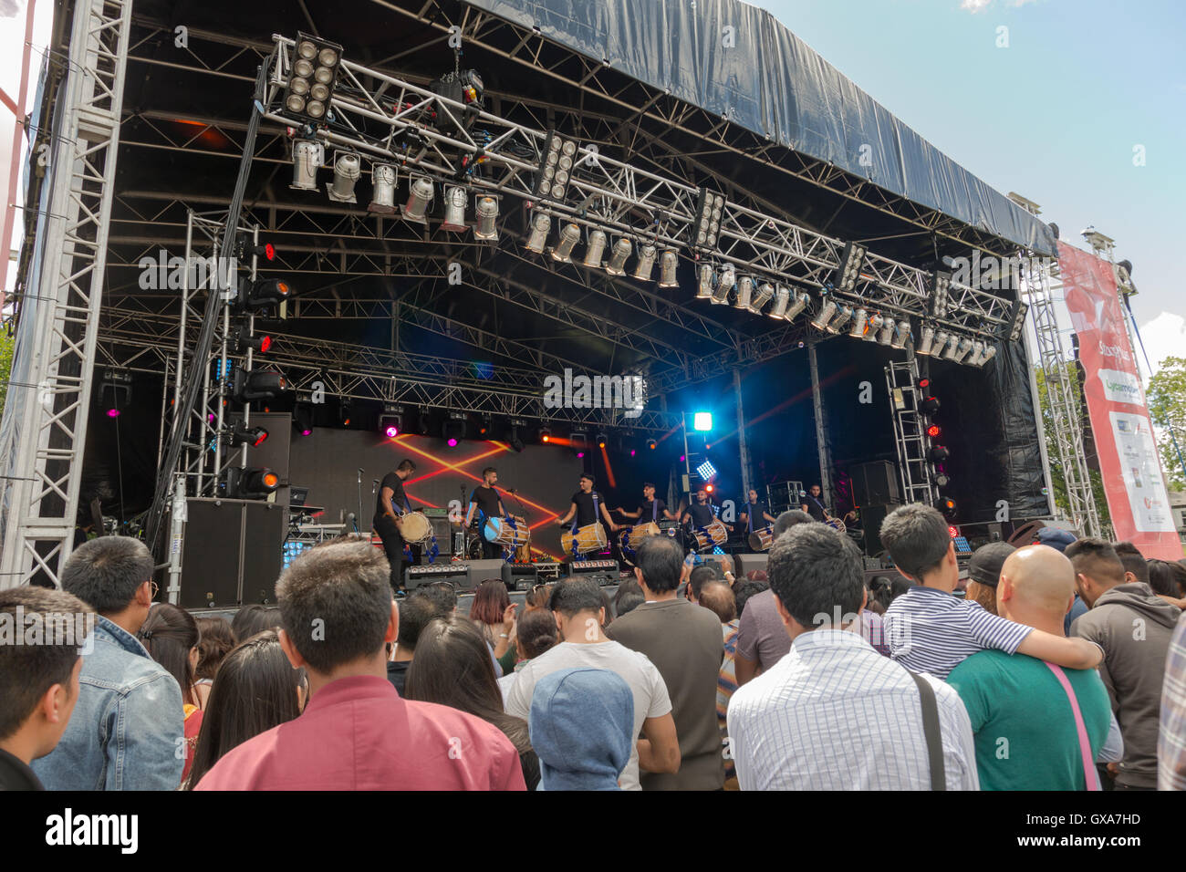 Asian people on stage hi-res stock photography and images - Alamy