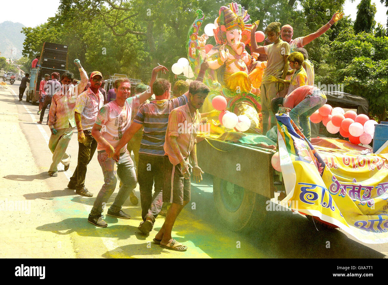 India. 15th Sep, 2016. Indian devotees dancing reflection, with Hindu ...
