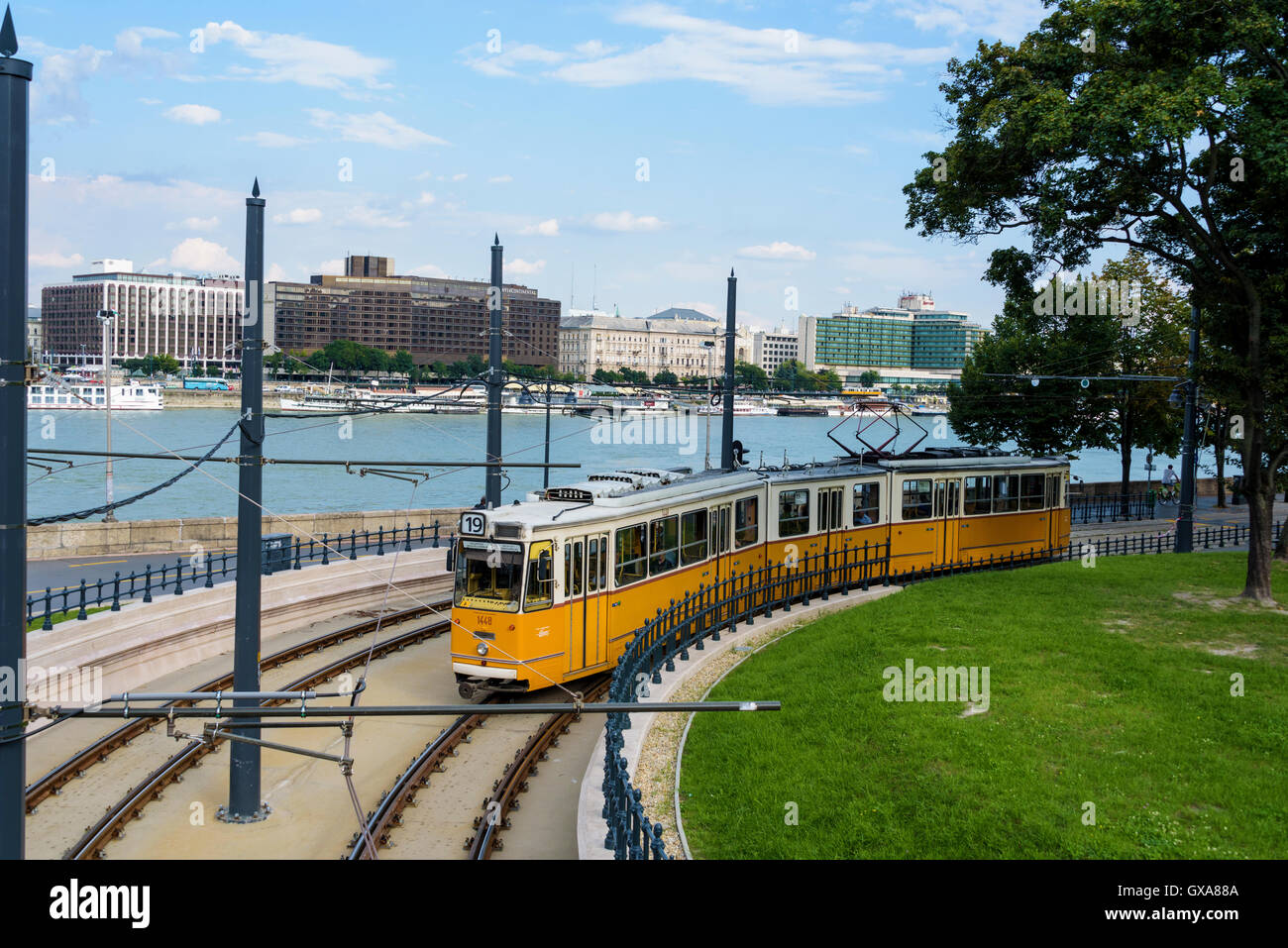 Road alongside river danube hi-res stock photography and images - Alamy