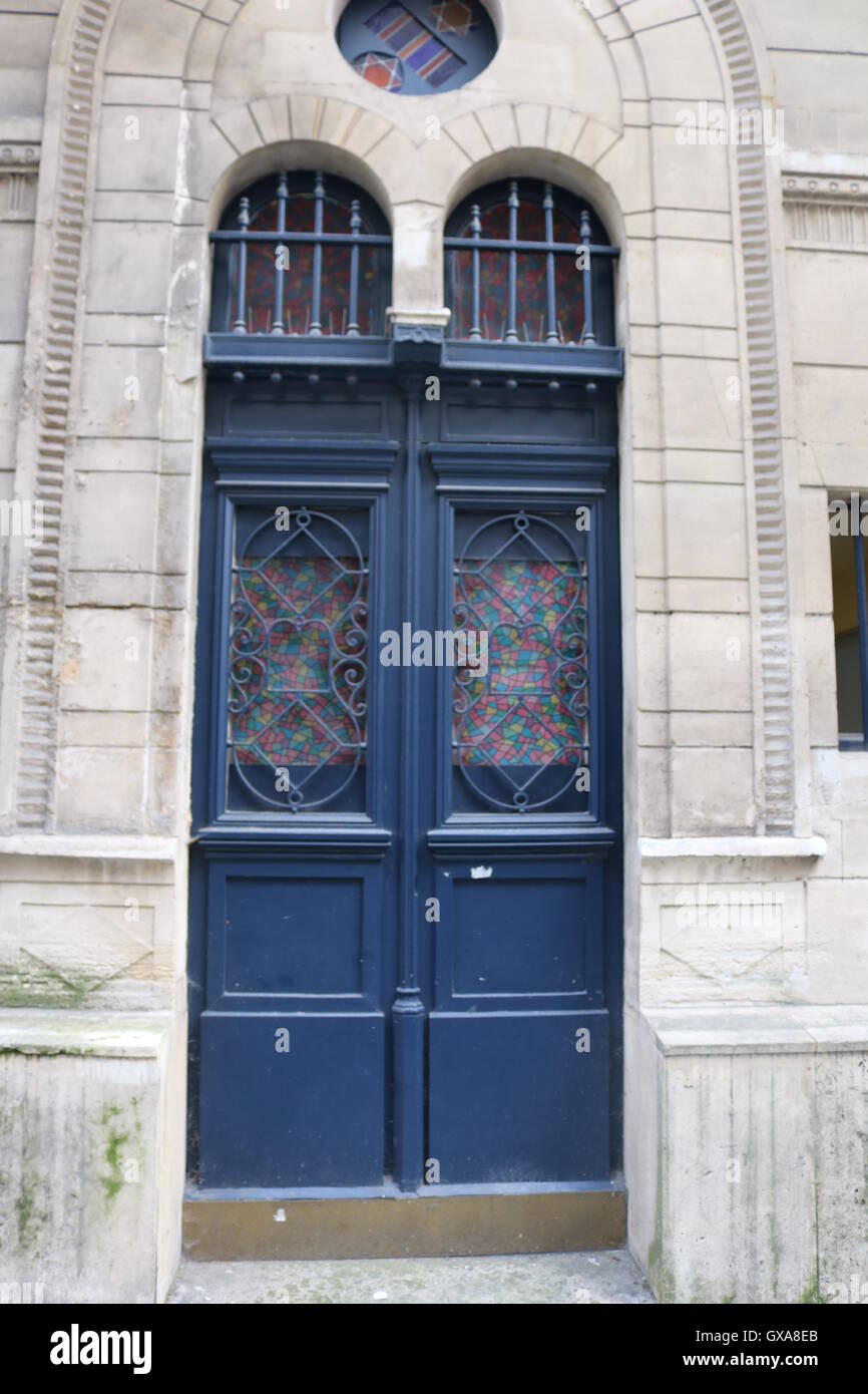 Paris doors hi-res stock photography and images - Alamy