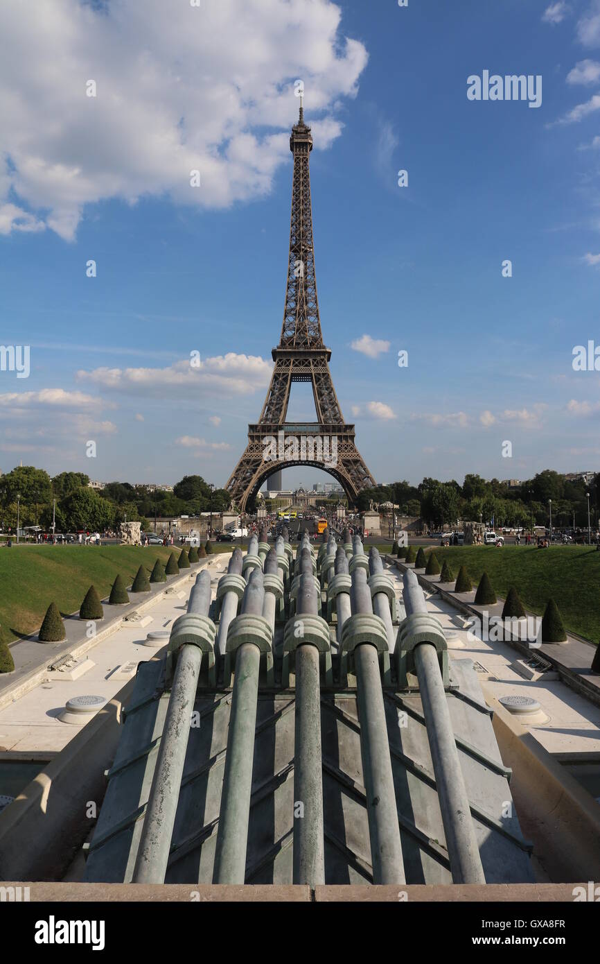 Ww2 france eiffel tower hi-res stock photography and images - Alamy