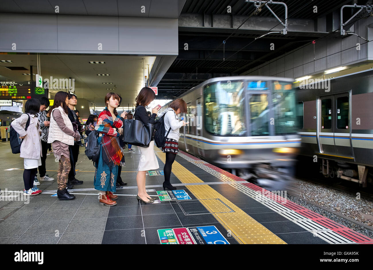Japan, Honshu island, Kansai, Osaka, platforms at the railway station ...